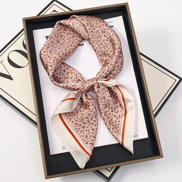 Роскошный дизайнерский шарф с леопардовым принтом в горошек, женский квадратный шелковый шарф 70x70 см, бандана, шейный платок, шаль, маленький платок