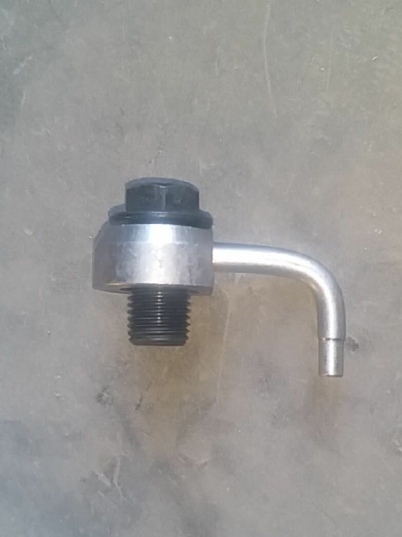 Форсунка масляная охлаждения поршня дв. WP13 SHACMAN X6000 и SHACMAN X3000 от SHAANXI Арт. 1001806882