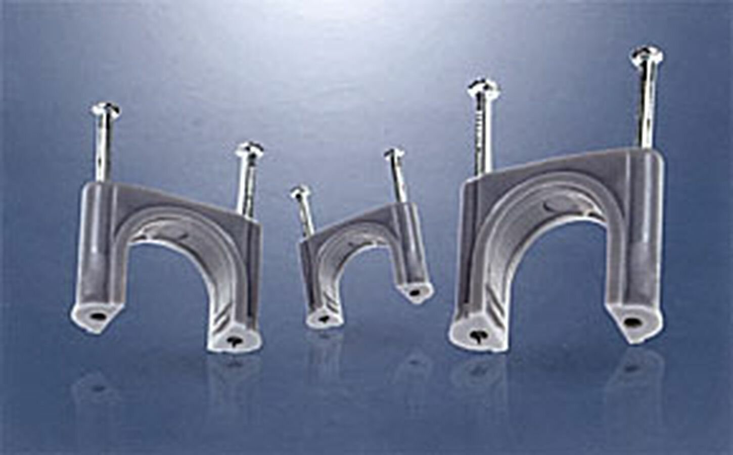 Скоба усиленная пластиковая с двумя гвоздями DNC-60N для крепления круглого кабеля ф60 мм, AVC, серая, упаковка 20 шт.