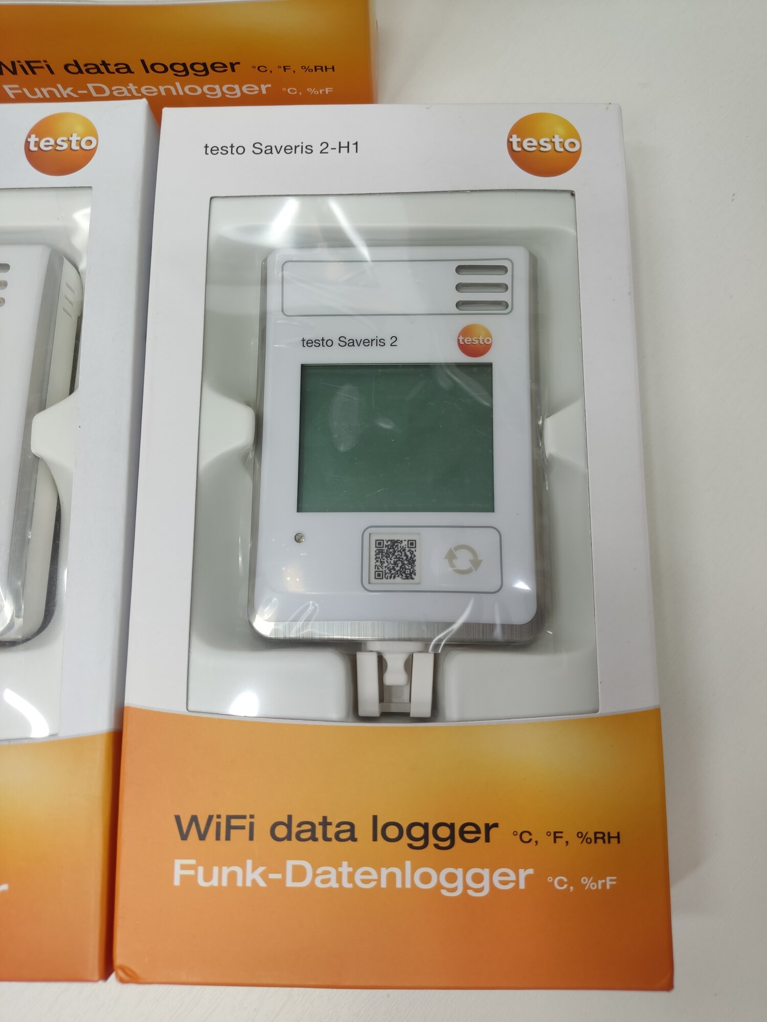 Testo Saveris 2-H1 - WiFi-логгер данных с дисплеем и встроенным сенсором температуры/влажности