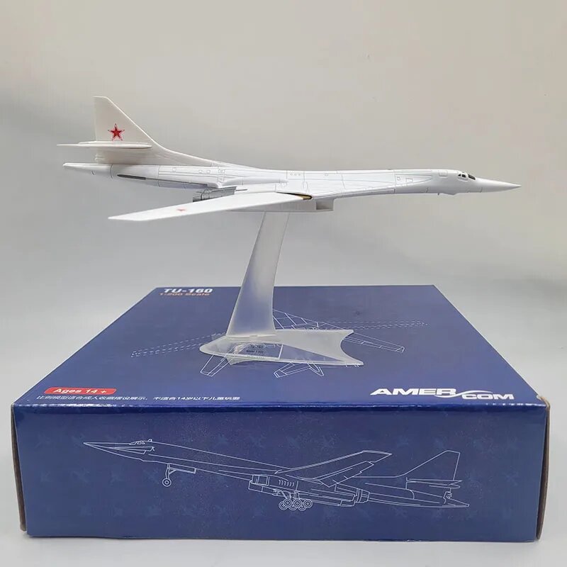 Модель самолета Ту-160 HYINUO 1/200, a
