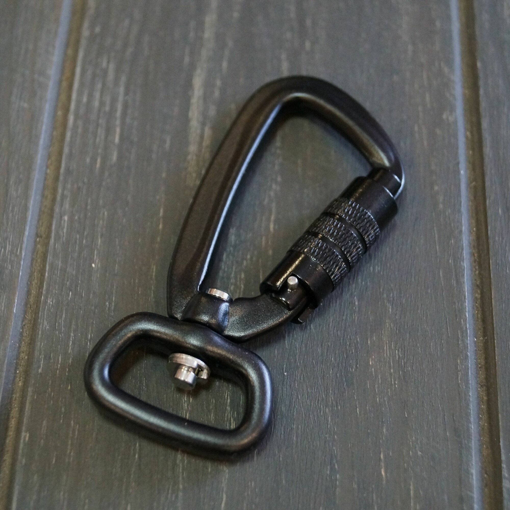 Карабин с вертлюгом, поворотный фиксатор, черный, 85*40мм, Купи в клик