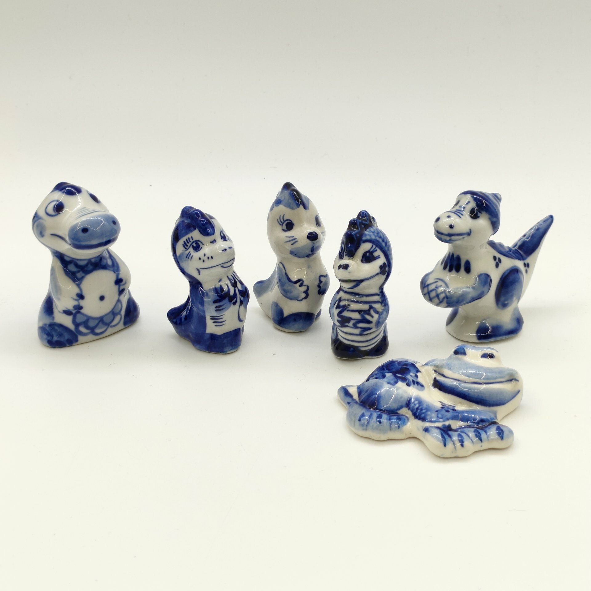 Набор из шести статуэток "Драконы", Гжель, фарфор, роспись, Россия, 1990-2015 гг.