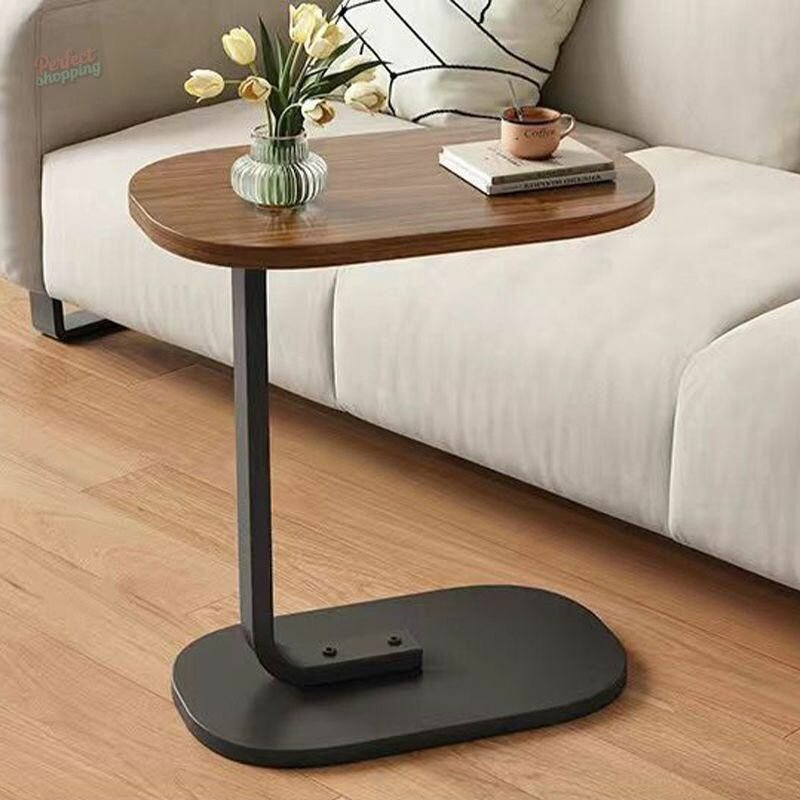 Небольшой журнальный столик, угловой столик на домашнем балконе