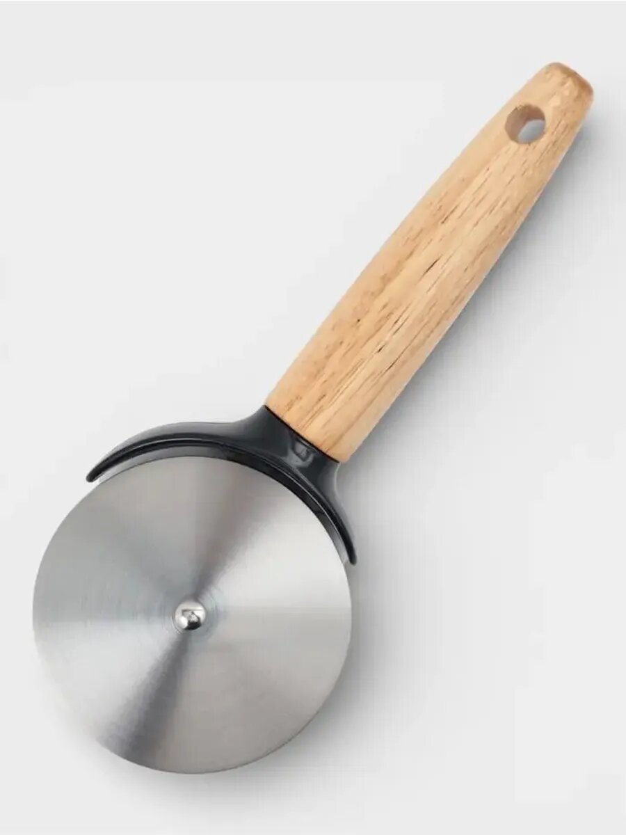 Элегантный нож для пиццы с комфортной ручкой