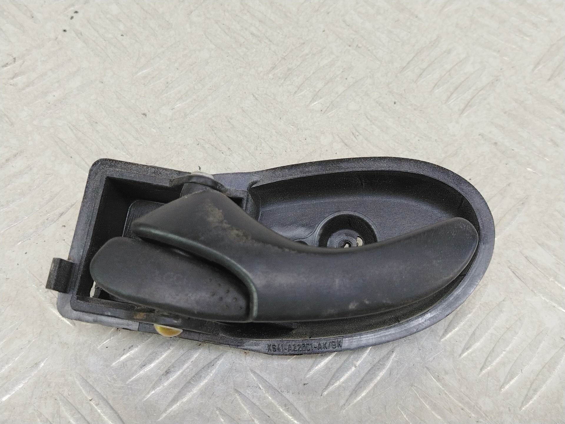 Ручка внутренняя двери передней левой Ford Focus 1 1999 XS41A22601AK