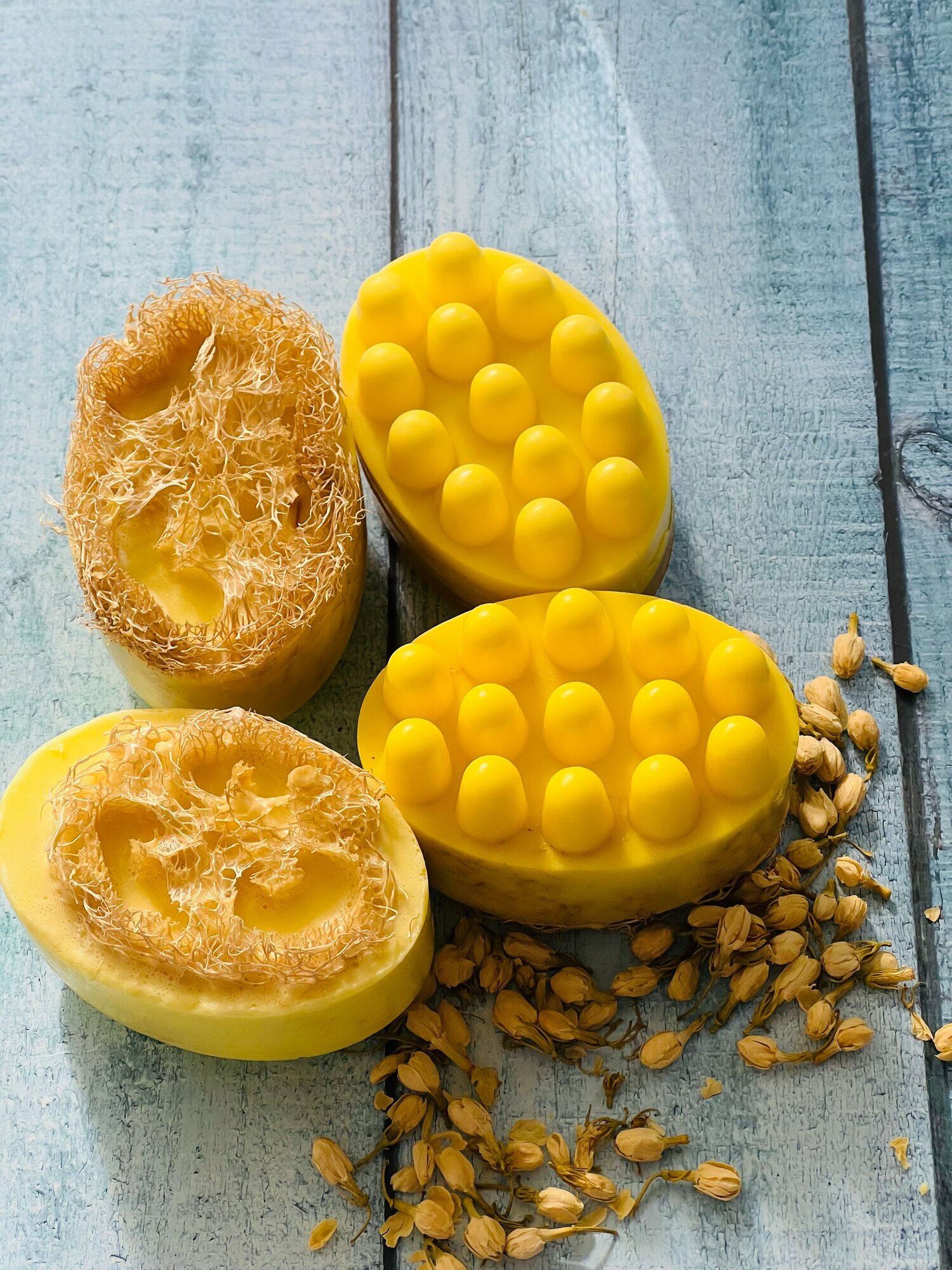 Массажное мыло с эффектом скрабирования с люфой, аромат "Молоко и мед" с глицерином, с оливковым маслом, 250г