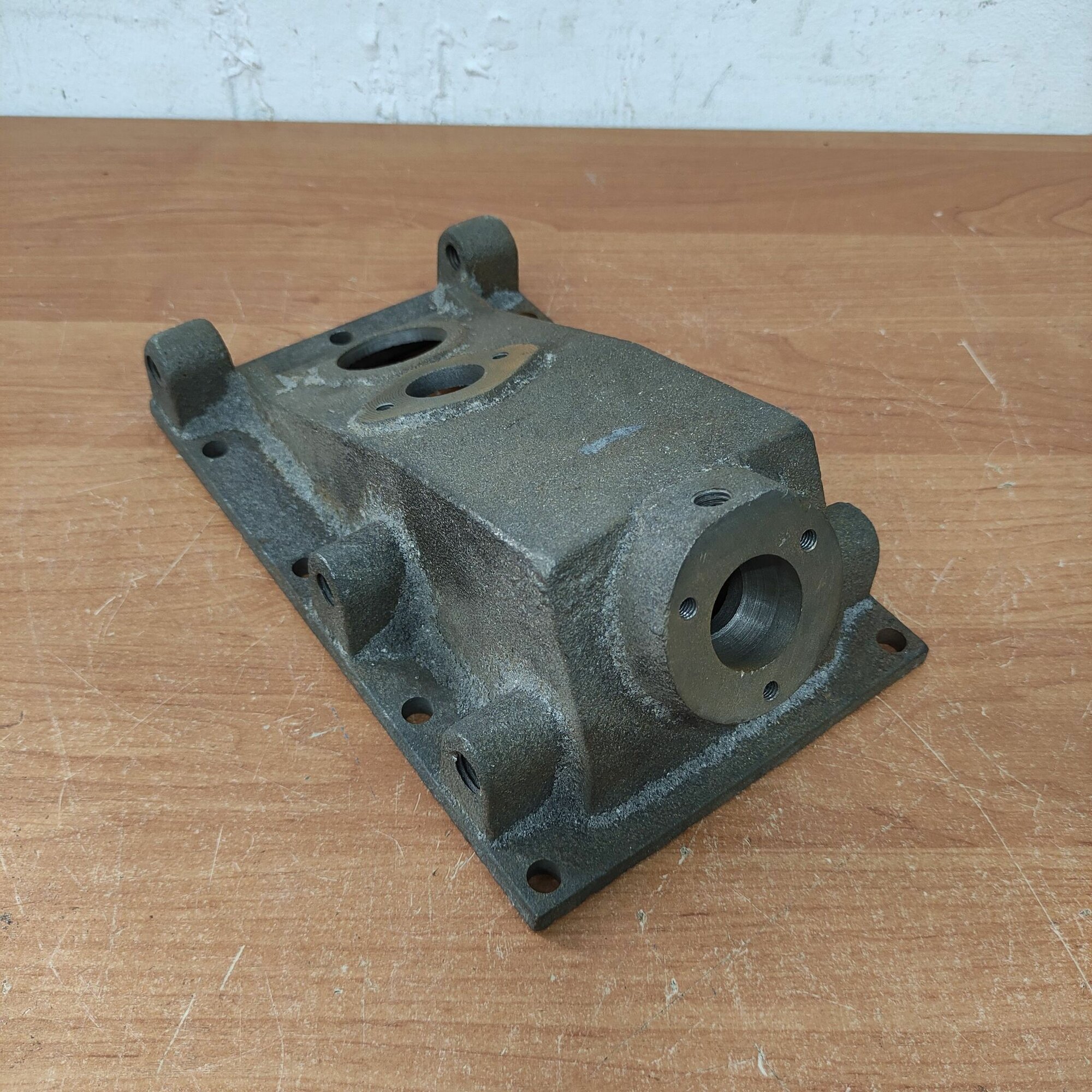 Крышка верхняя коробки передач 2 отверстия на тяжелый мотоблок