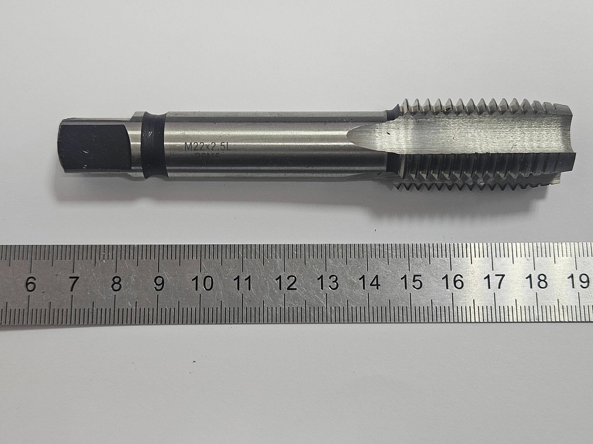 Метчик м/р М22х2,5 левый