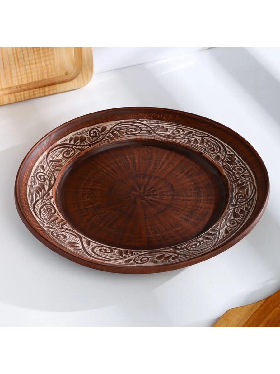 Стильная глиняная сервировочная тарелка