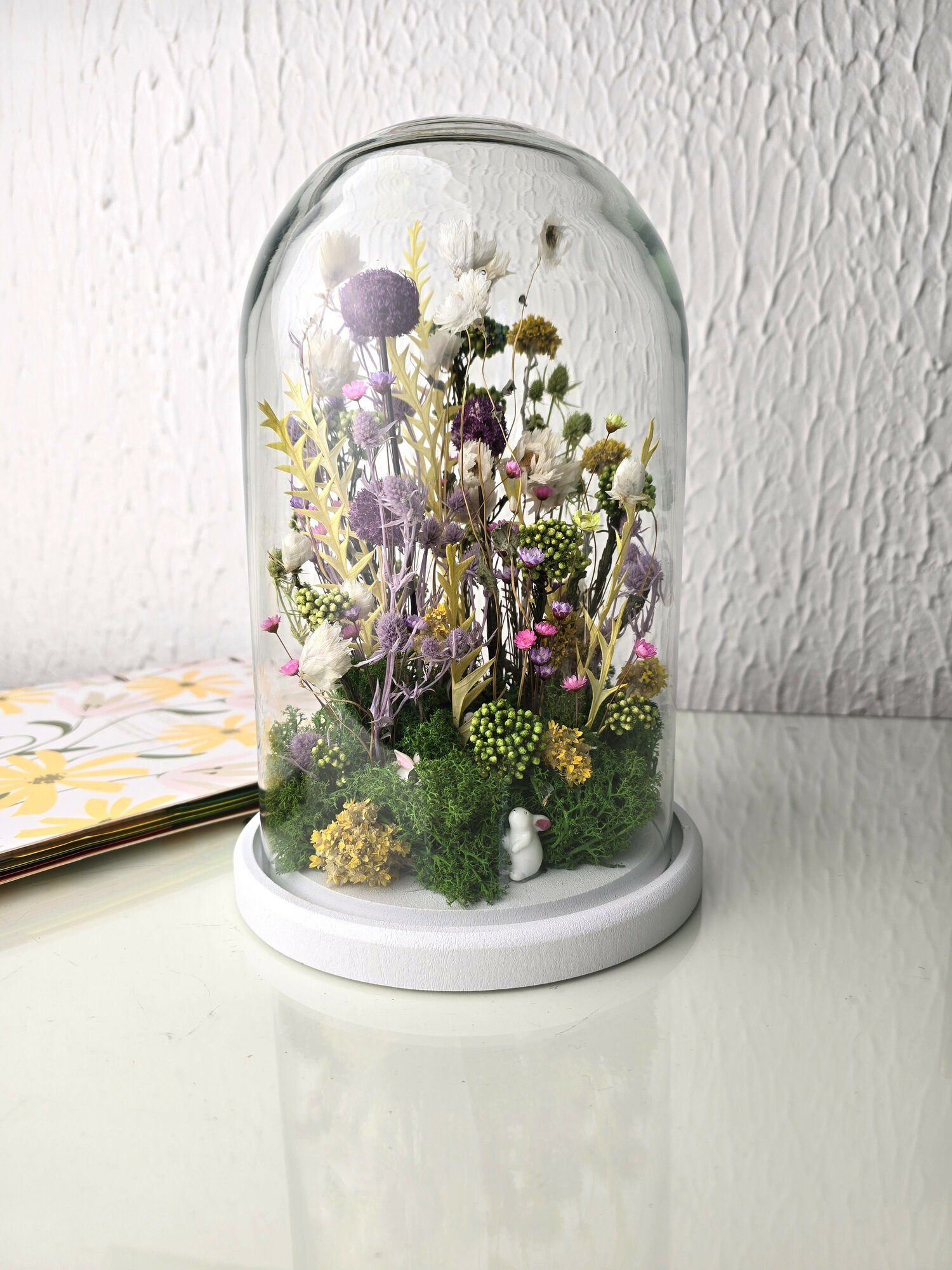 Флористическая композиция "Бабье лето" из сухоцветов и живых стабилизированных роз в колбе, серия "Времена года"