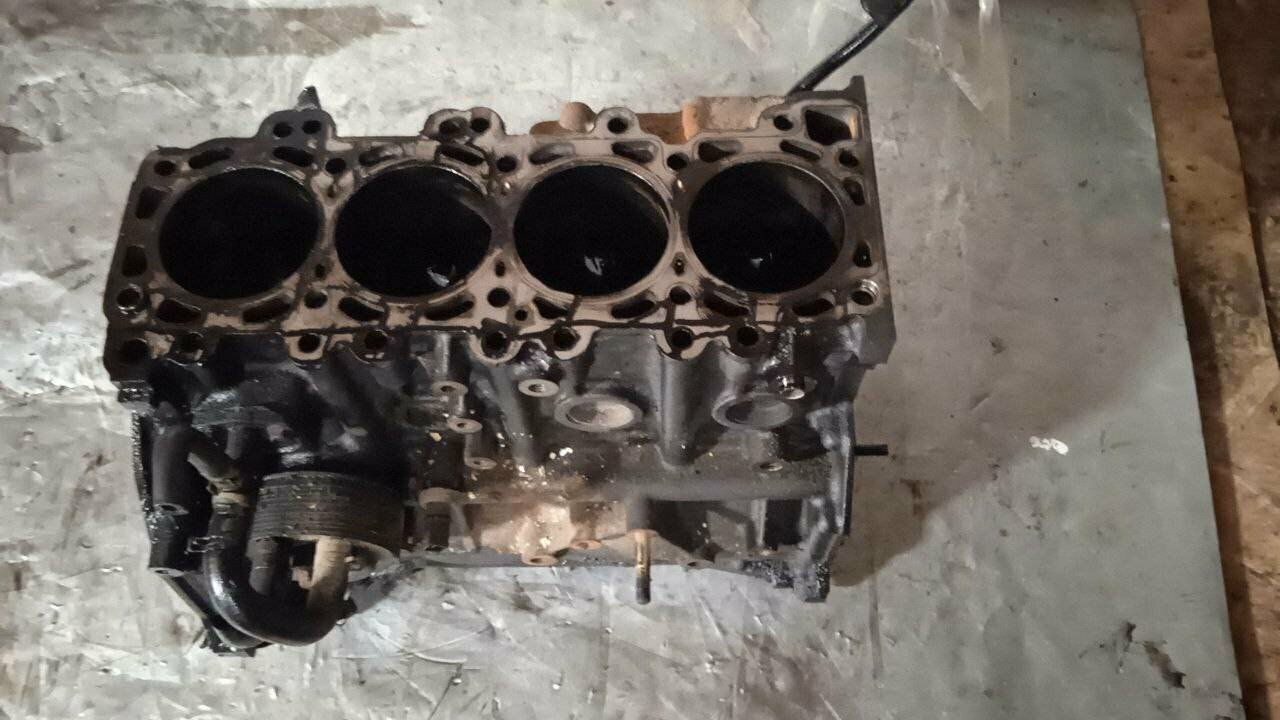 Блок цилиндров Nissan Almera Tino V10 2002 110005M300