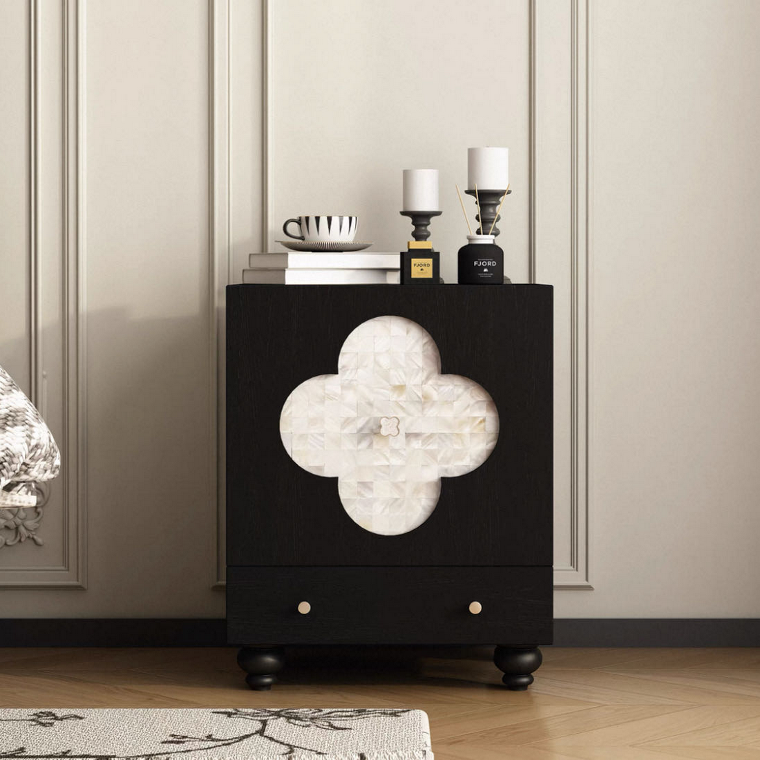Интерьерная тумбочка с выдвижным ящиком Trèfle Noir (40см)