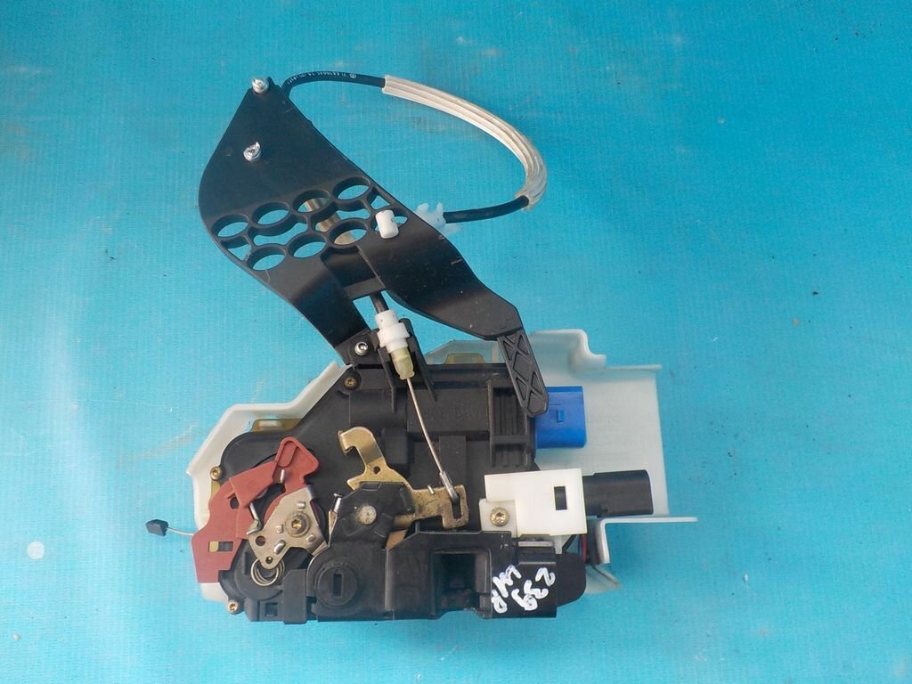 Замок двери задней левой VOLKSWAGEN Touareg 1 (7L) 2002-2010 7L0839015C - Б/У