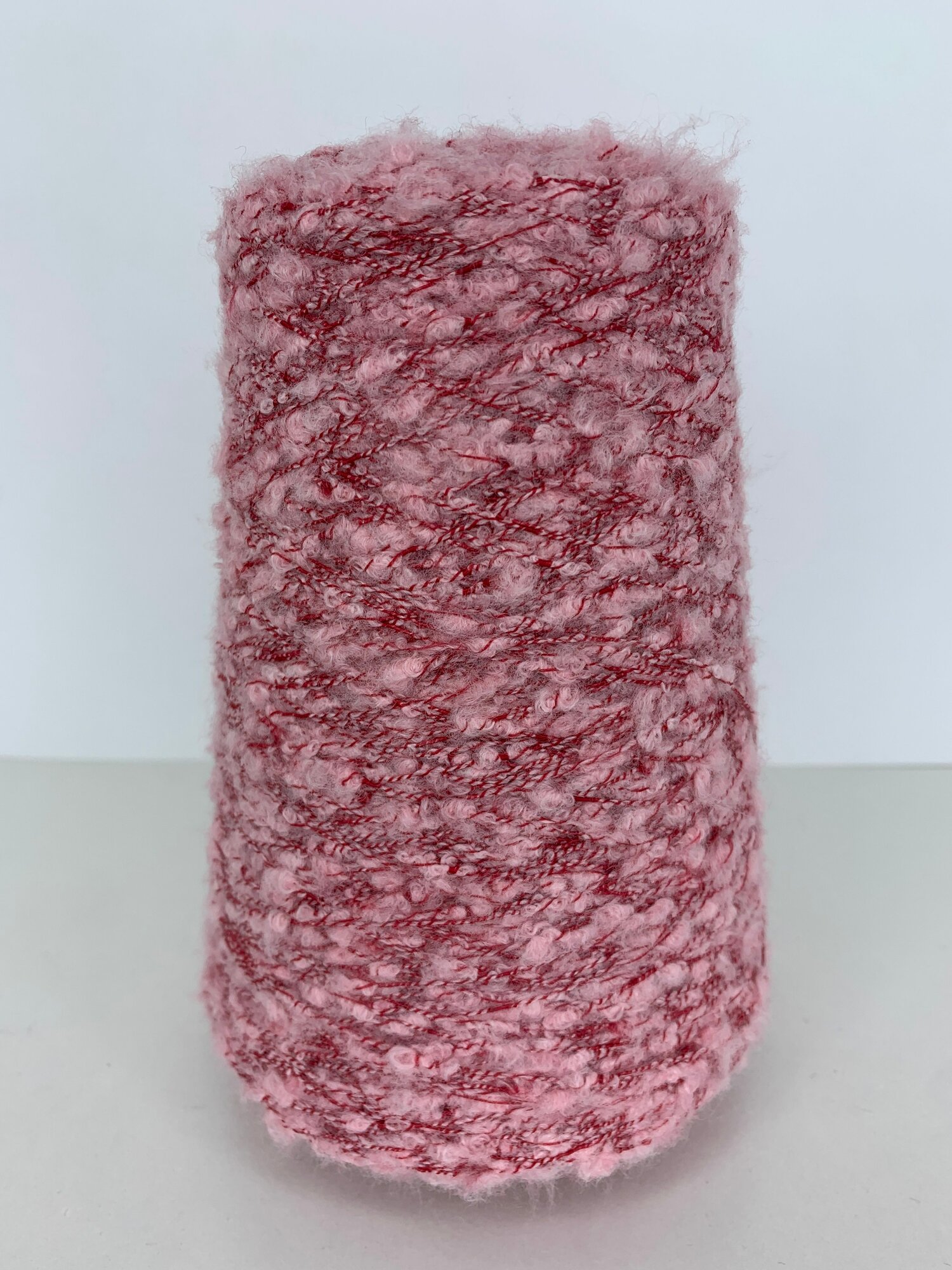 NORWAY-Lineapiu; 33% меринос, 44% п/с, 21% п/а, 2% эластан; 500м/100гр; цвет: розовый с розовыми пушками на красно-розовой нити; вес 250гр; italyyarn