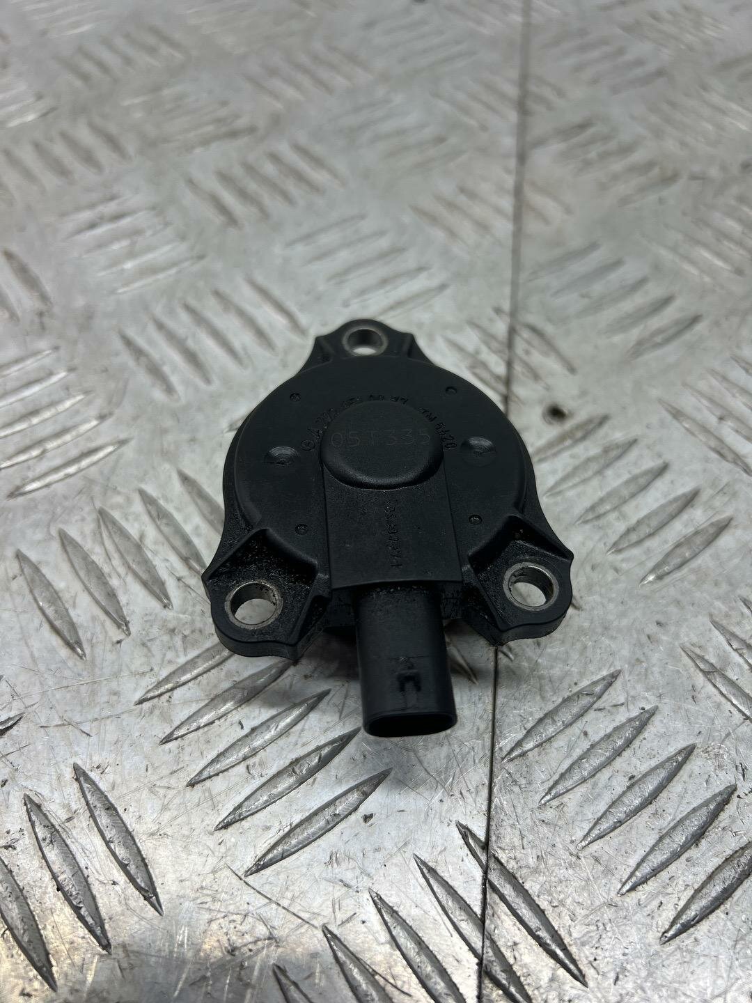 Клапан фазорегулятора Mercedes-Benz C W203 рест. W203.054 2005 A2720510077