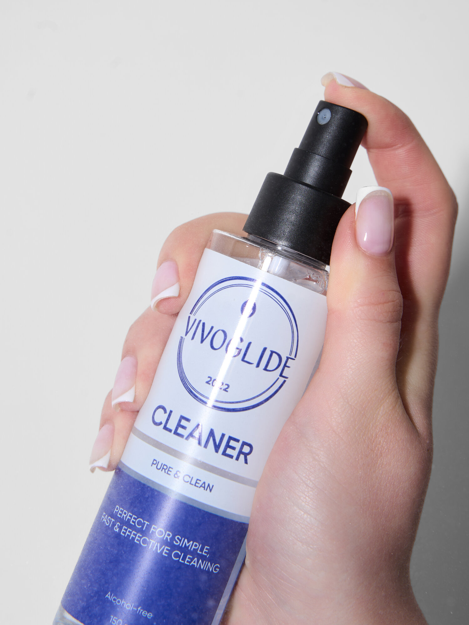 Очищающий спрей Vivoglide, для интимных игрушек, с дозатором 150 мл