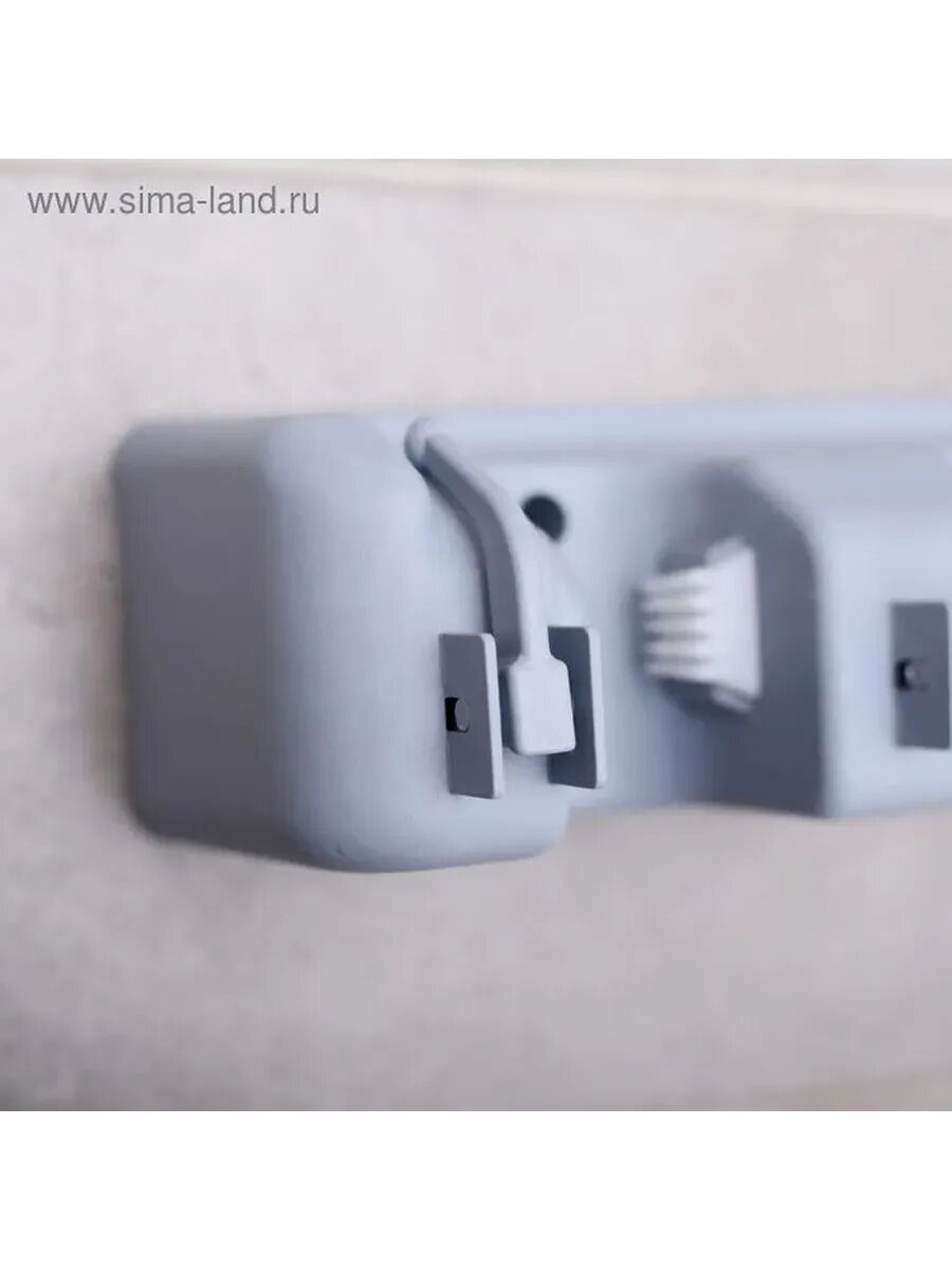 Удобный держатель для уборочного инвентаря