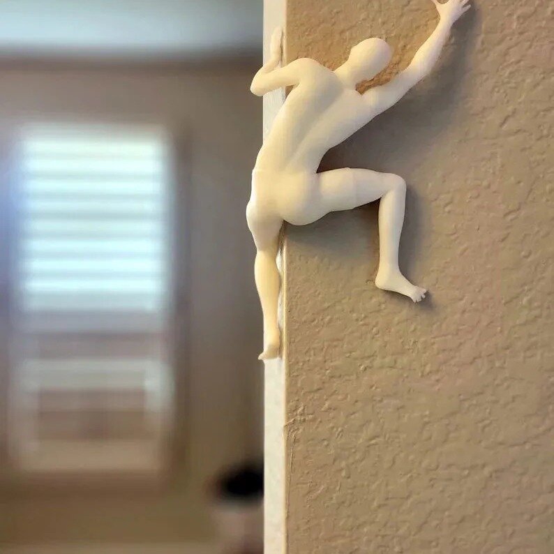 GB Альпинисты украшают стены