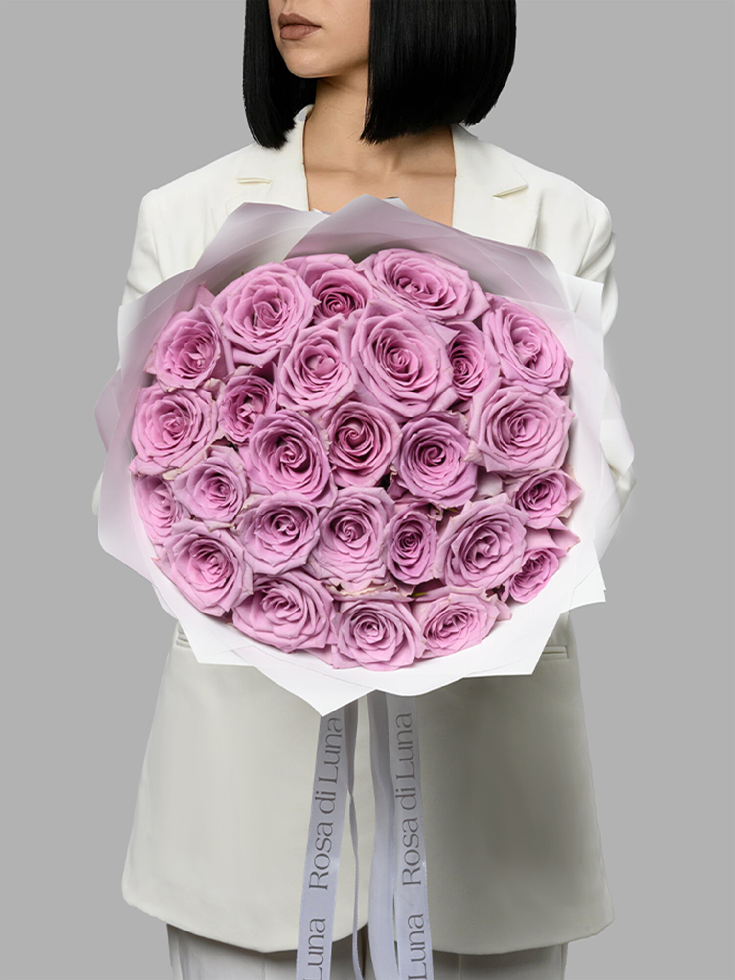 Букет из 35 сиреневых кенийских роз Rosa Di Luna (Роза Ди Луна)