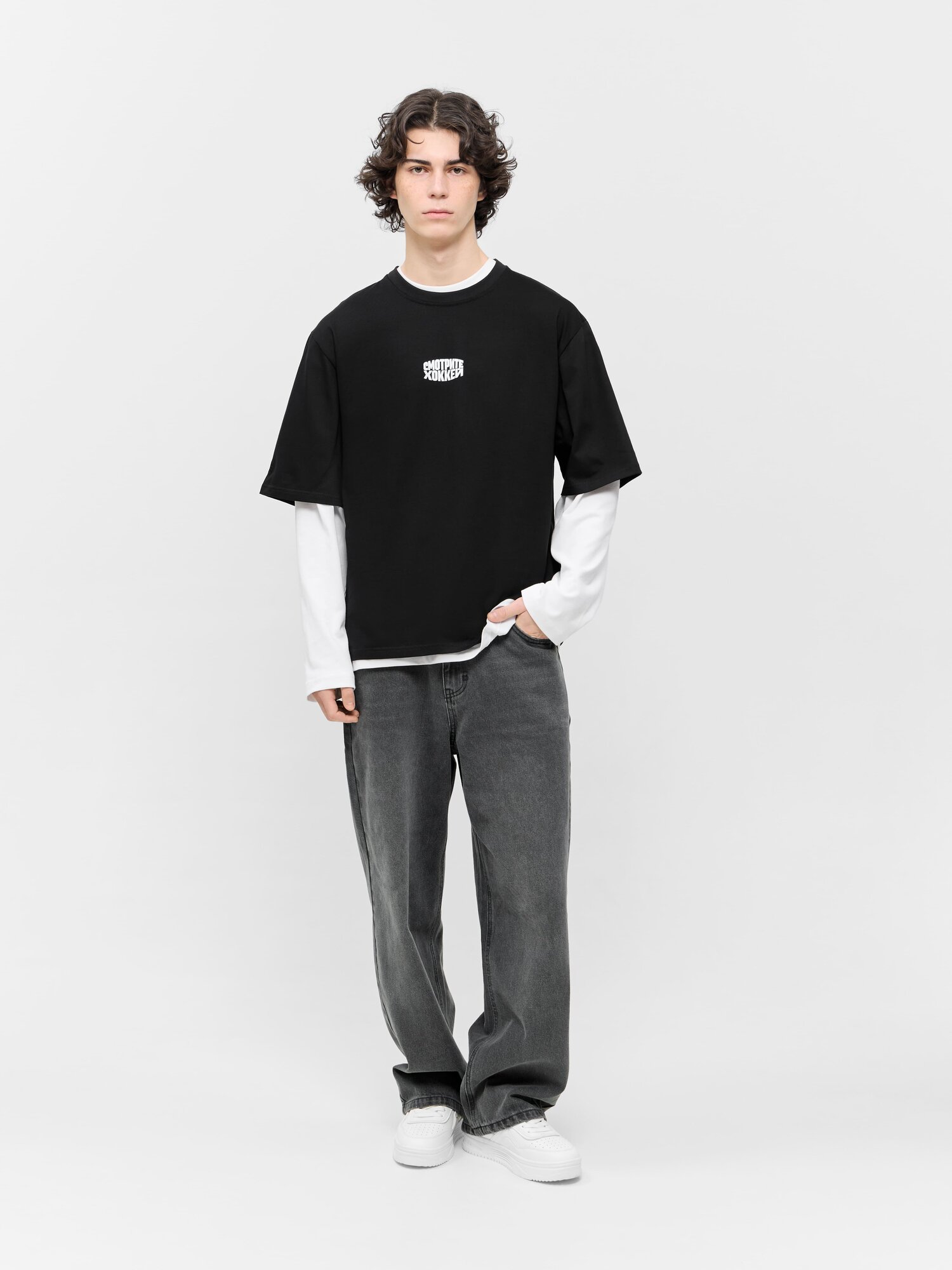 Футболка Кинопоиск х Ничего Обычного "Дети смотрят на своих кумиров"