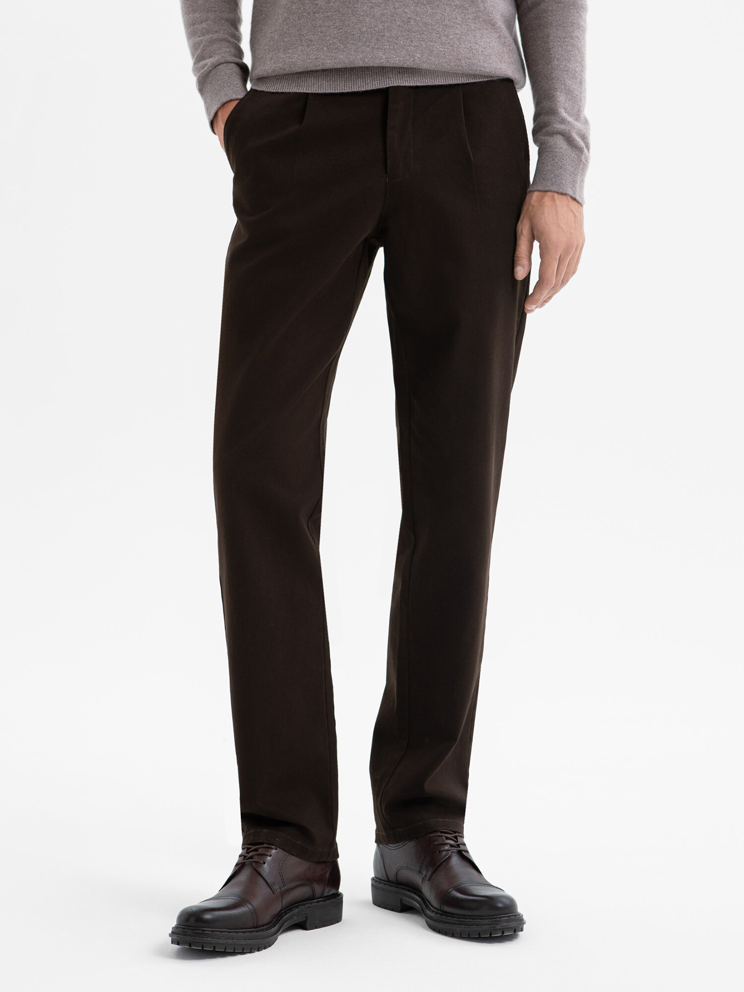 Брюки чинос