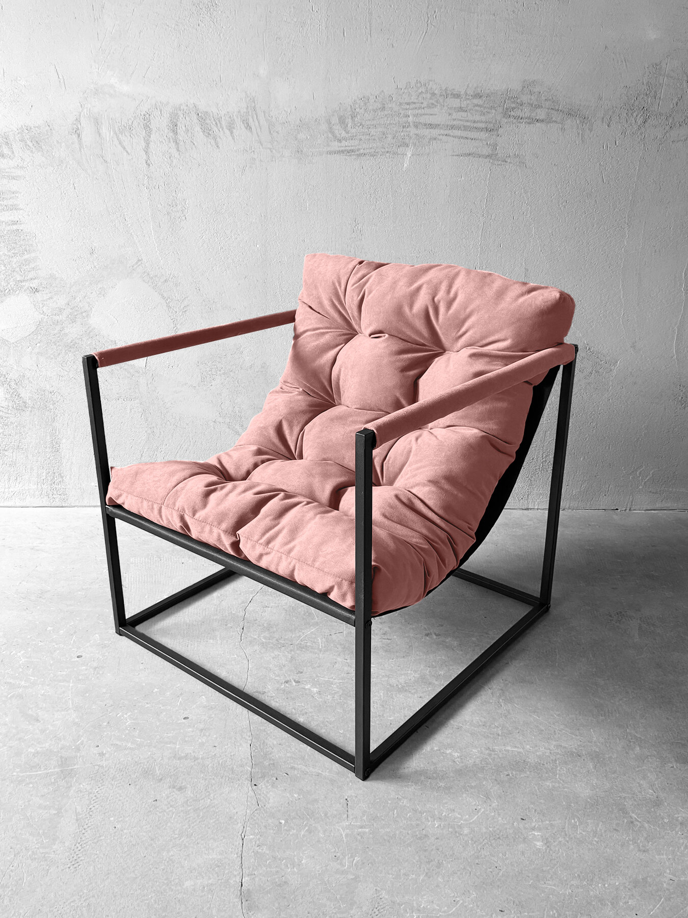 Кресло для отдыха Лофтовик ++ с мягкими подлокотниками, розовый велюр