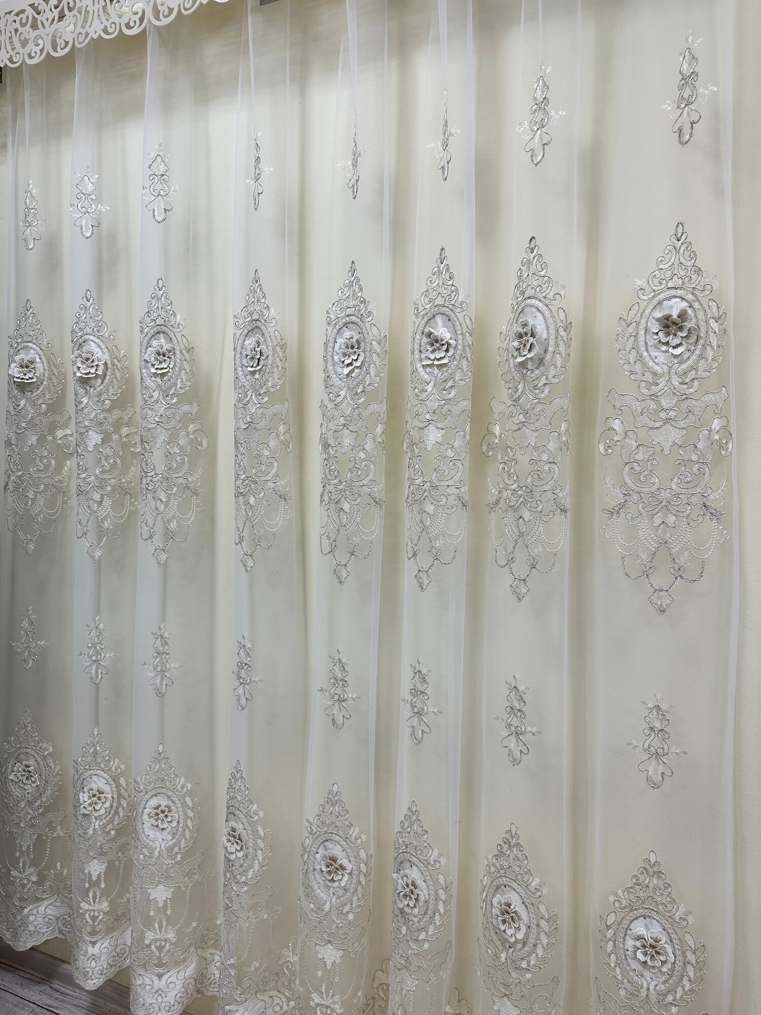 Сеточка с кордовой вышивкой 3д цветочек, ширина 5м, высота 2,7м