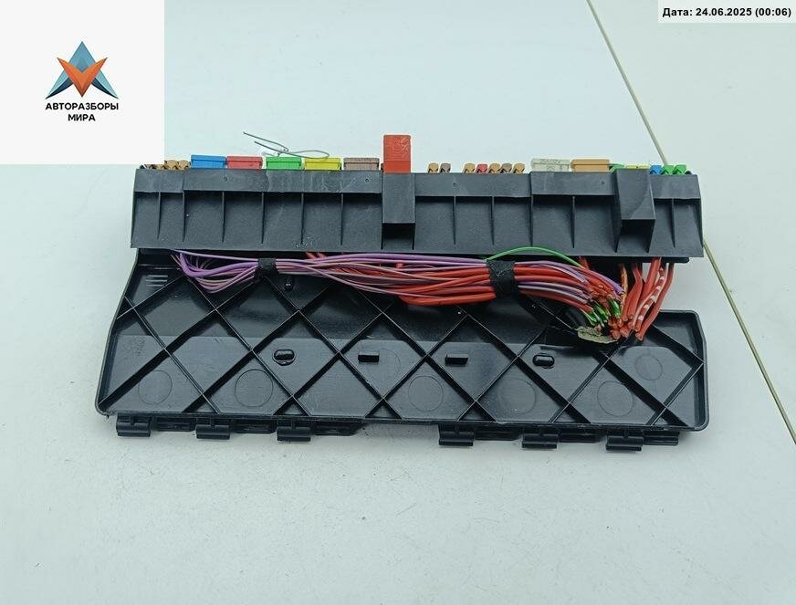 Блок предохранителей BMW 5 E39 рест. 2000 8366570