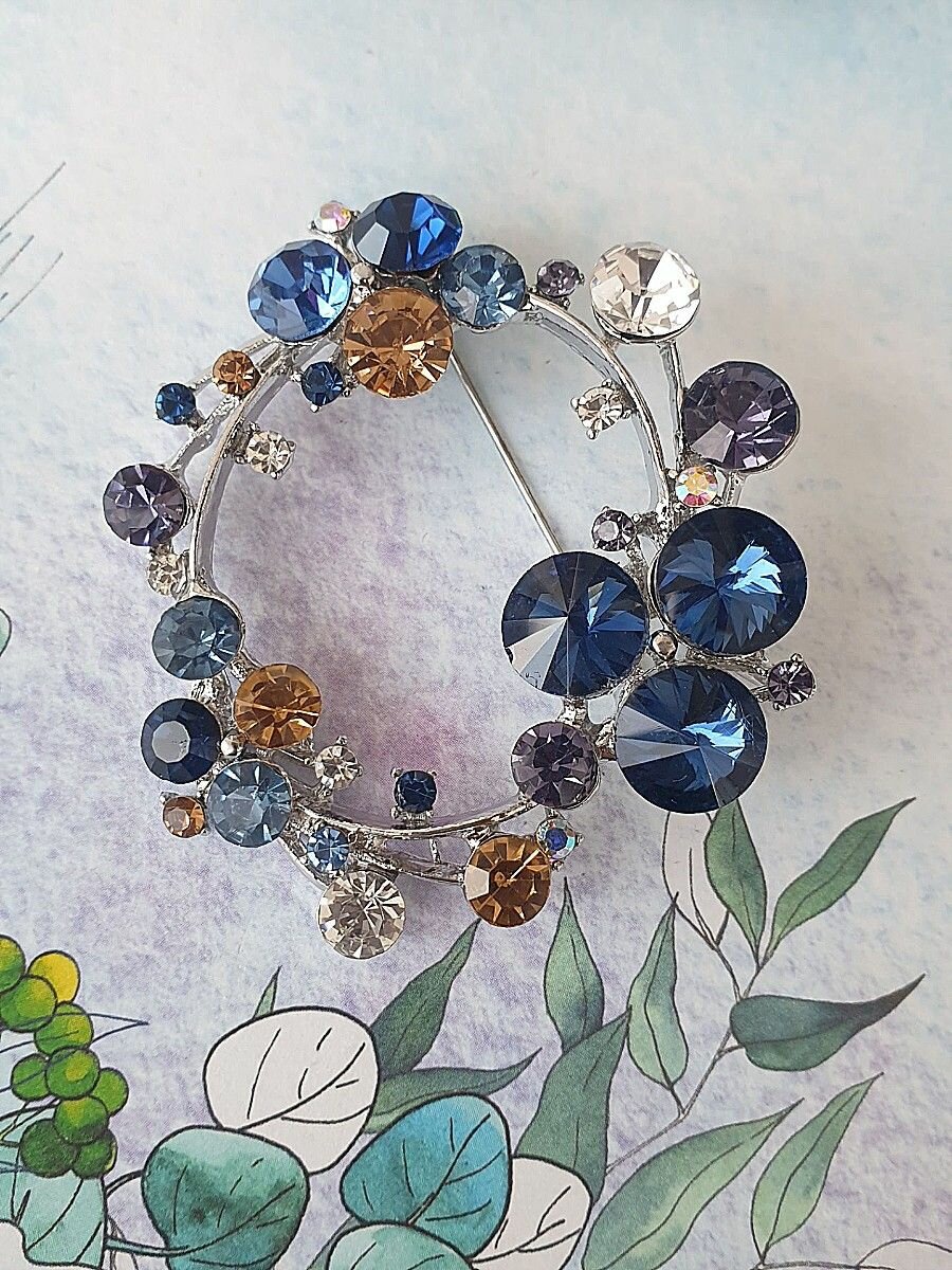 Брошь, стразы