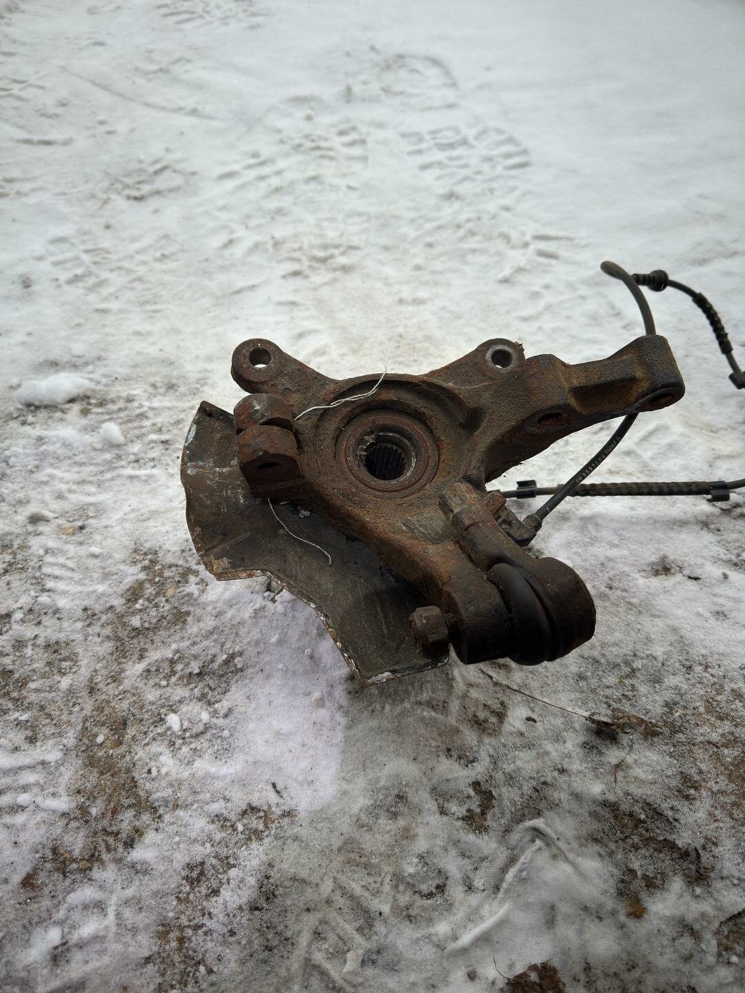 Кулак передний правый Chevrolet Spark M300 2012