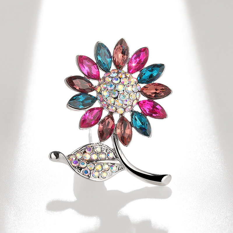 2026 Xiliang Конкубинская корейская версия броши с инкрустированным алмазом в виде подсолнуха, элегантный аксессуар для одежды, брошь-подсолнух