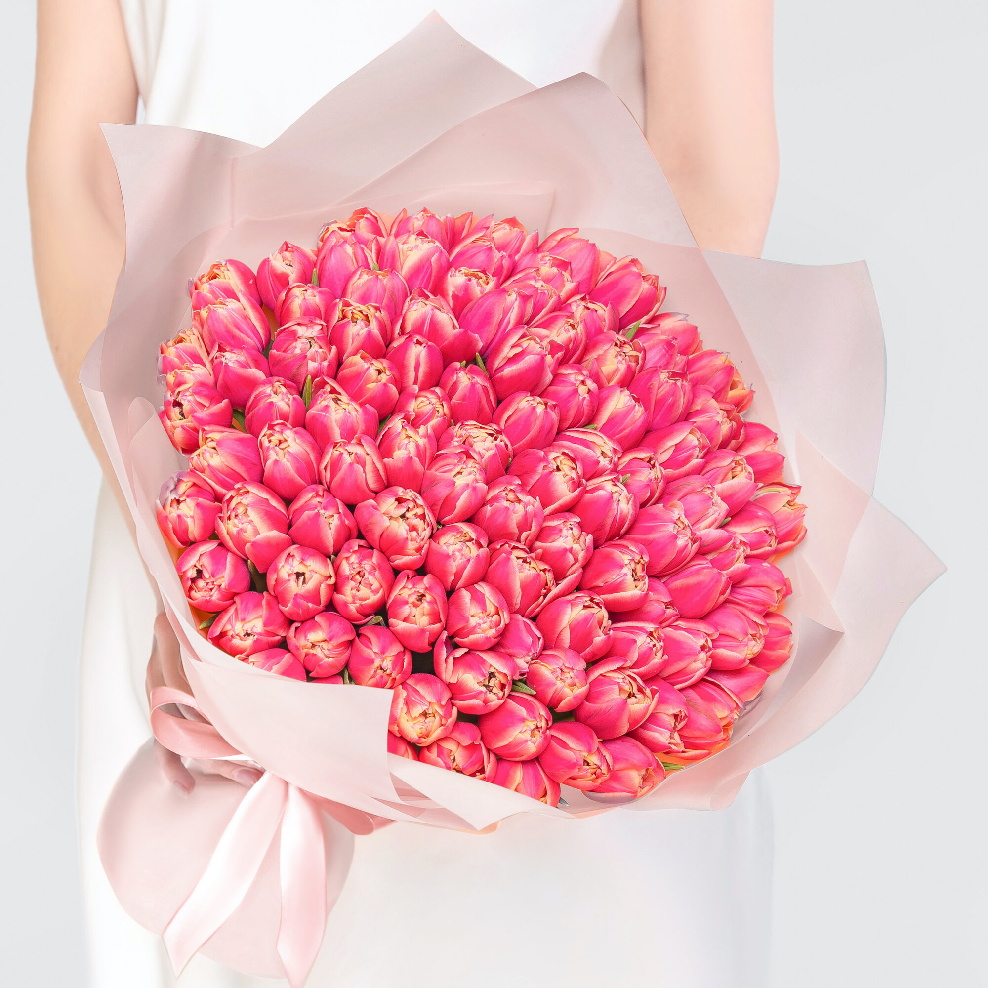 Букет Мегацвет24 "Тюльпан Колумбус", 101 цветок, розовый, дизайнерская упаковка