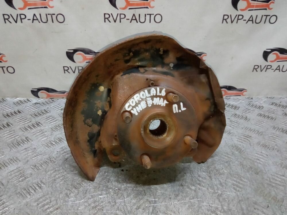 Кулак передний левый Toyota Corolla E110 1995-2000