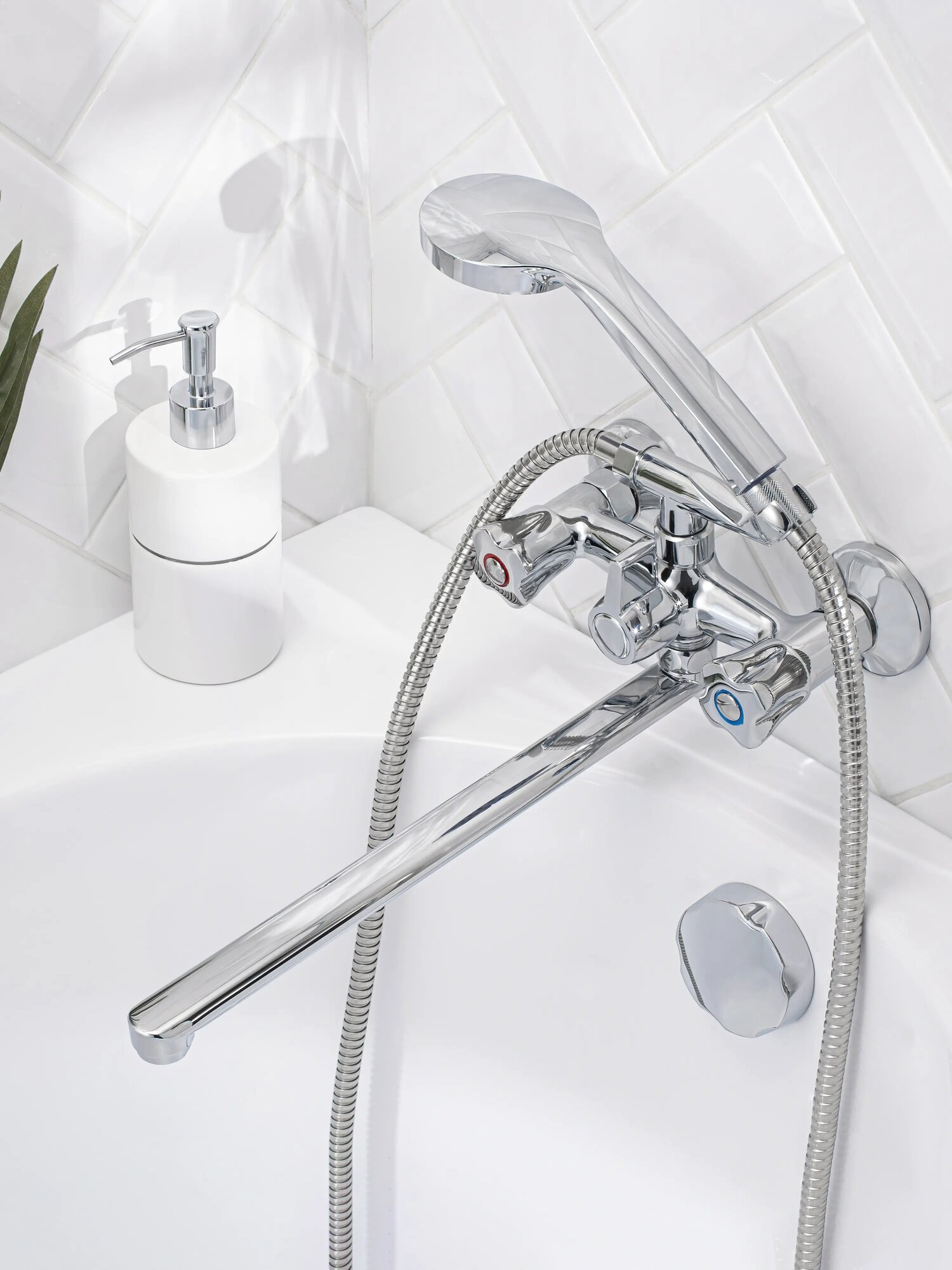 Смеситель для ванны, РМС SL116-140, длинный поворотный излив, с душевой лейкой и шлангом, вентильное управление