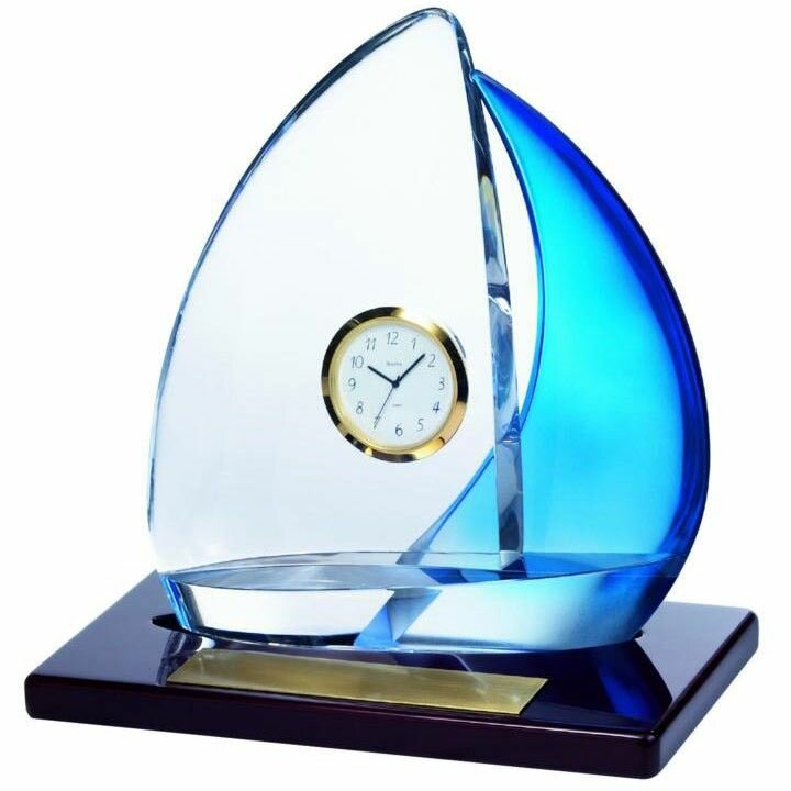 Настольные часы интерьерные из стекла и дерева в виде Парусника Bulova B9833