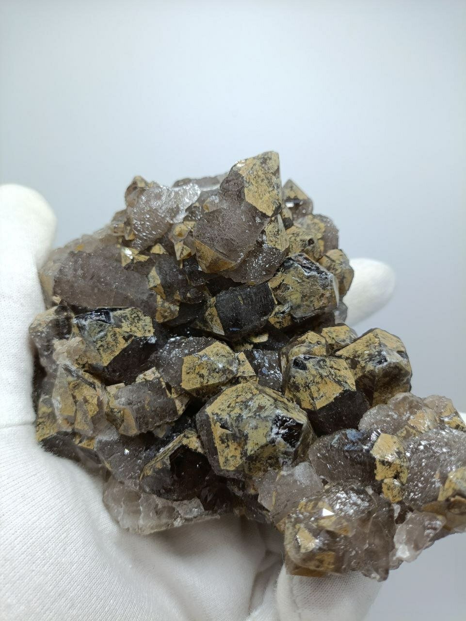 Щётка кристаллов дымчатого кварца 10.5 см, 454 г