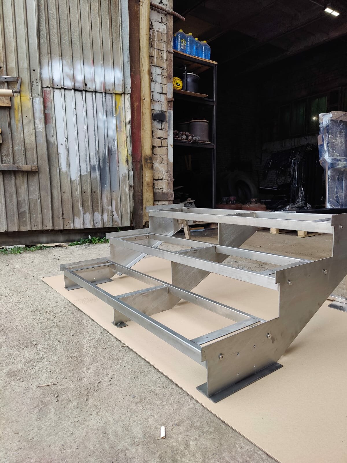 Лестница-крыльцо из нержавеющей стали ,3 ступени, без ДПК, без ограждения. Ширина 1,3м.