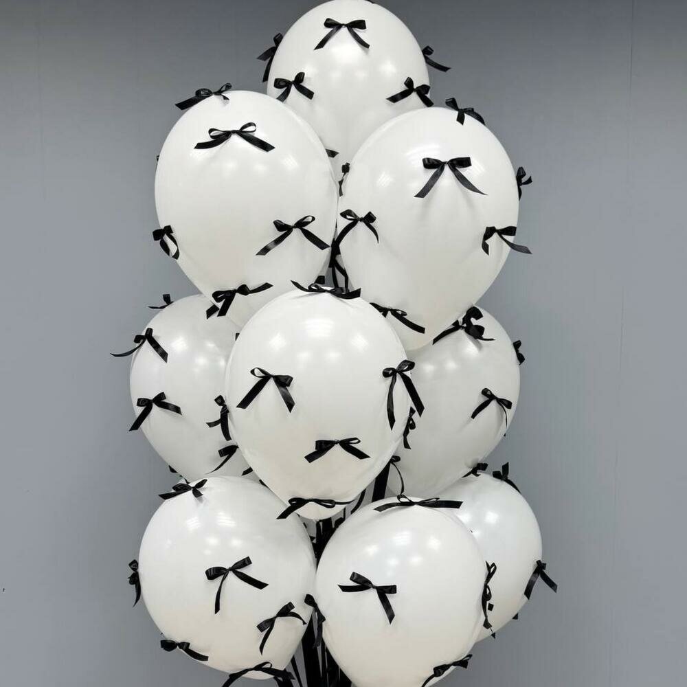 Связка из шаров с бантиками с гелием, шары с гелием, шары на праздник