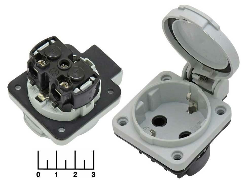 Розетка электрическая врезная с землей с крышкой 16A ИЭК РП13-3 IP54