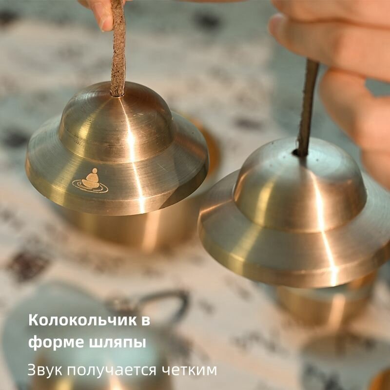 Латунная поющая чаша ручной работы непальских мастеров, пригодная для коллекционирования, звукотерапии и в качестве вспомогательного инструмента для занятий йогой и медитацией.