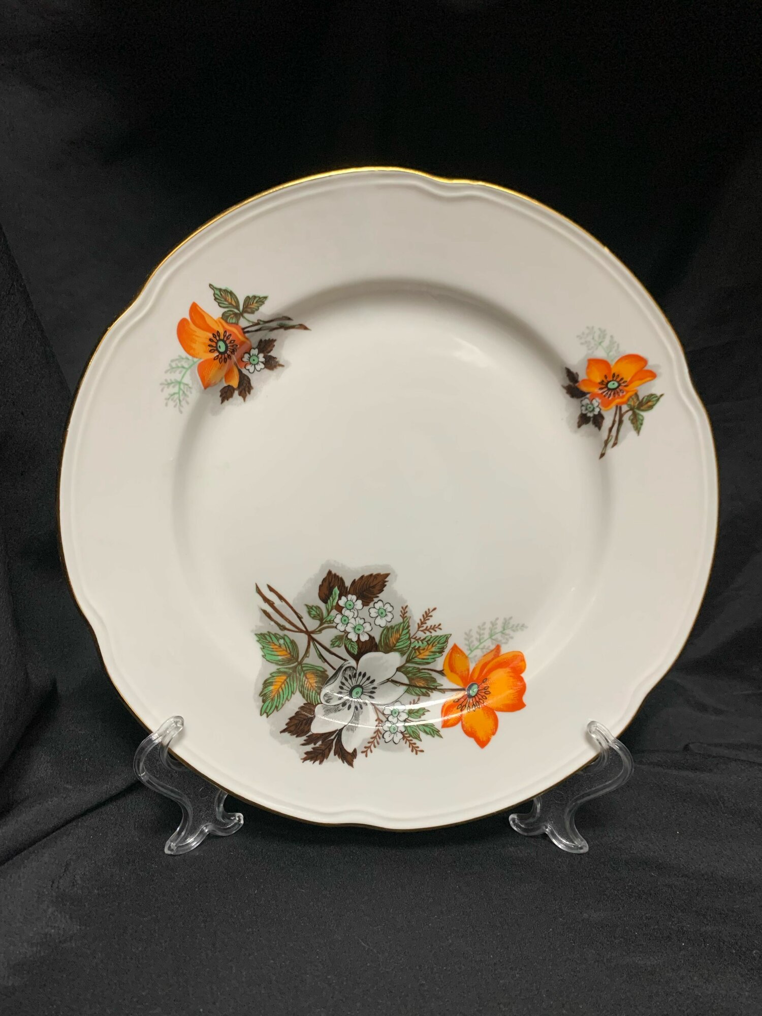 Фарфоровая тарелка под горячее Маки с позолотой (ФЗ Чайка)