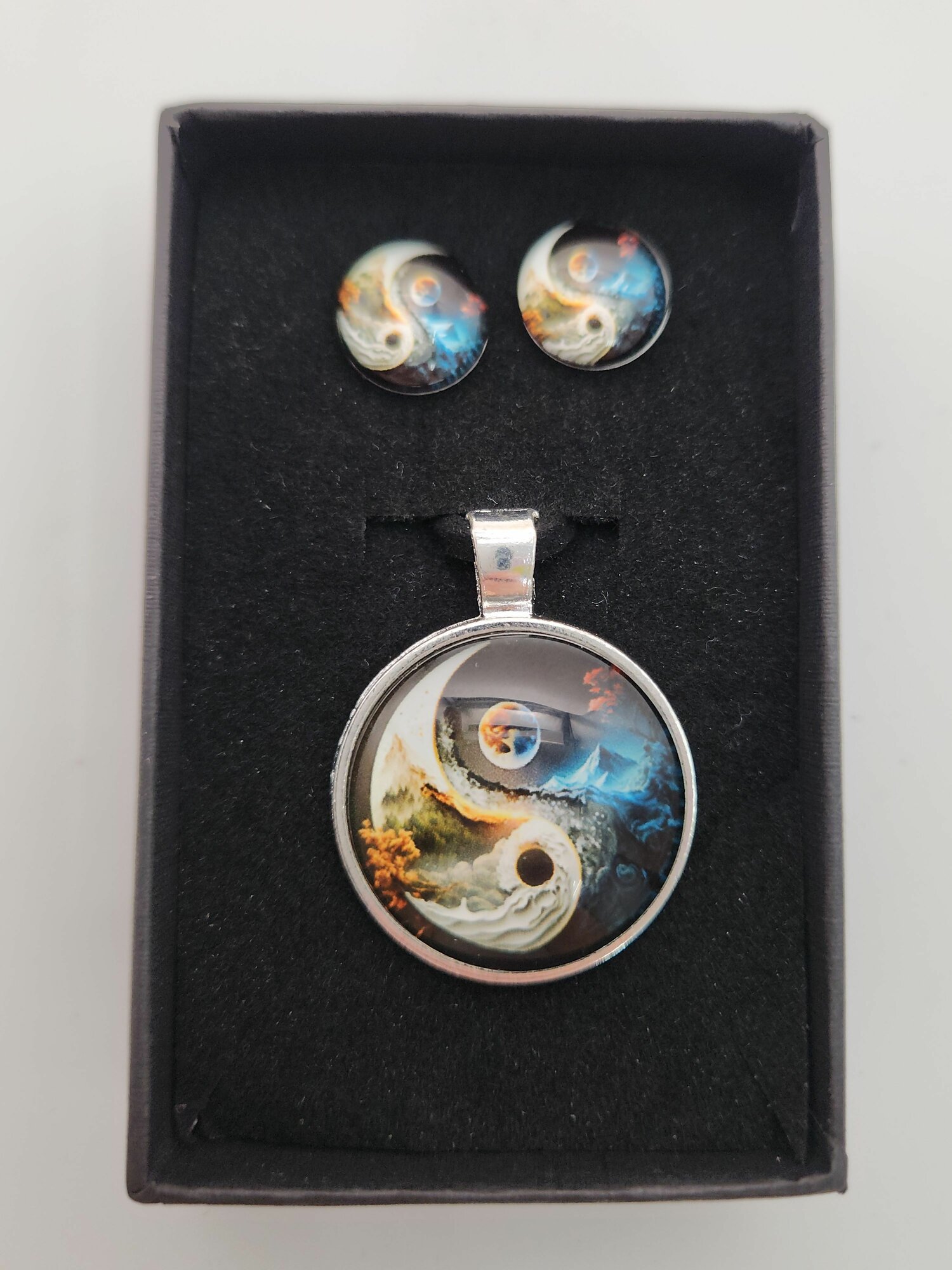 Комплект бижутерии, стекло