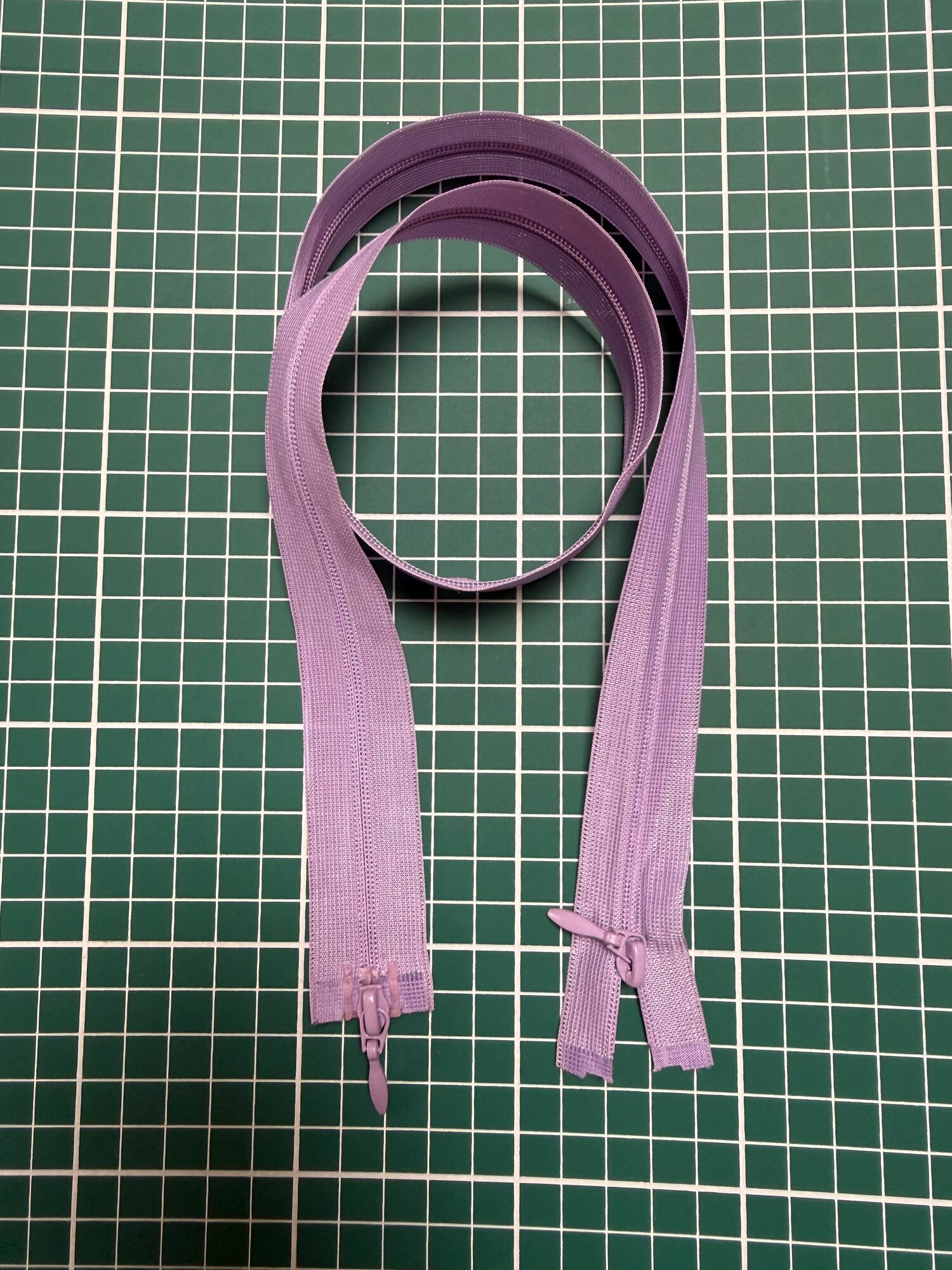 Молния Потайная , 2 замка, цвет светло-фиолетовый, 70 см, цена за 1 штуку.