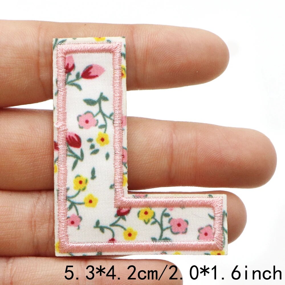 Вышитая буква алфавита L