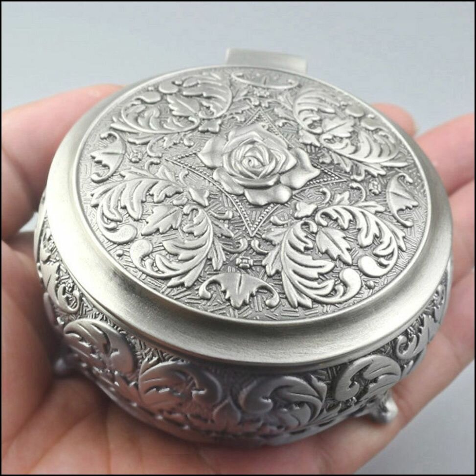 Эксклюзивная музыкальная шкатулка Anastasia Once upon a december предназначена для преподнесения близким, друзьям, детям и родителям, создавая праздничное настроение на Рождество или день рождения.