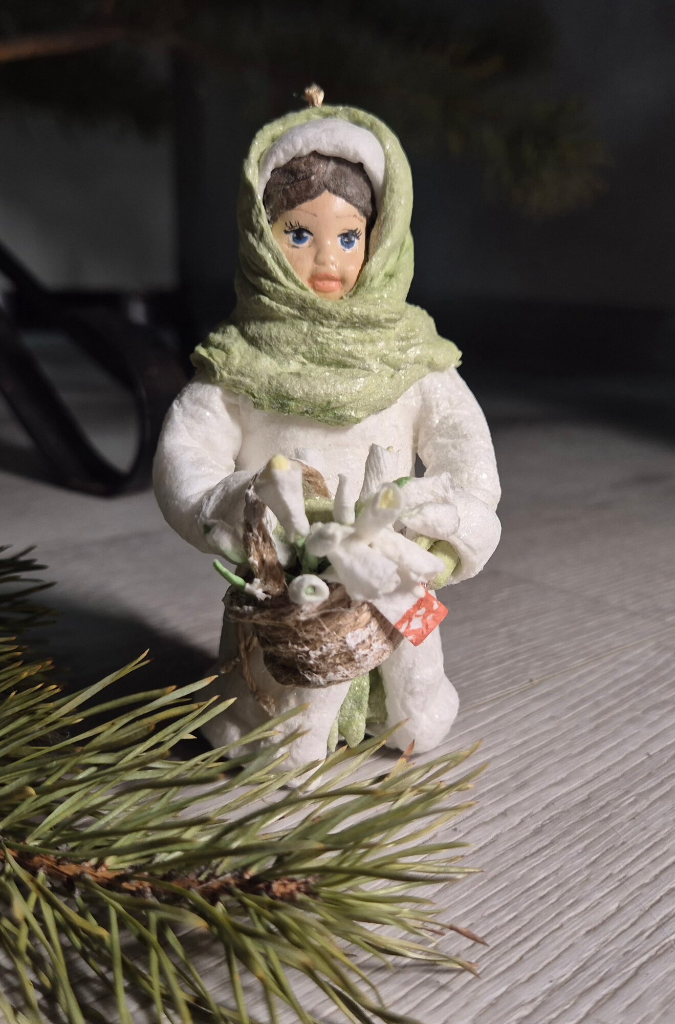 Барышня с подснежниками