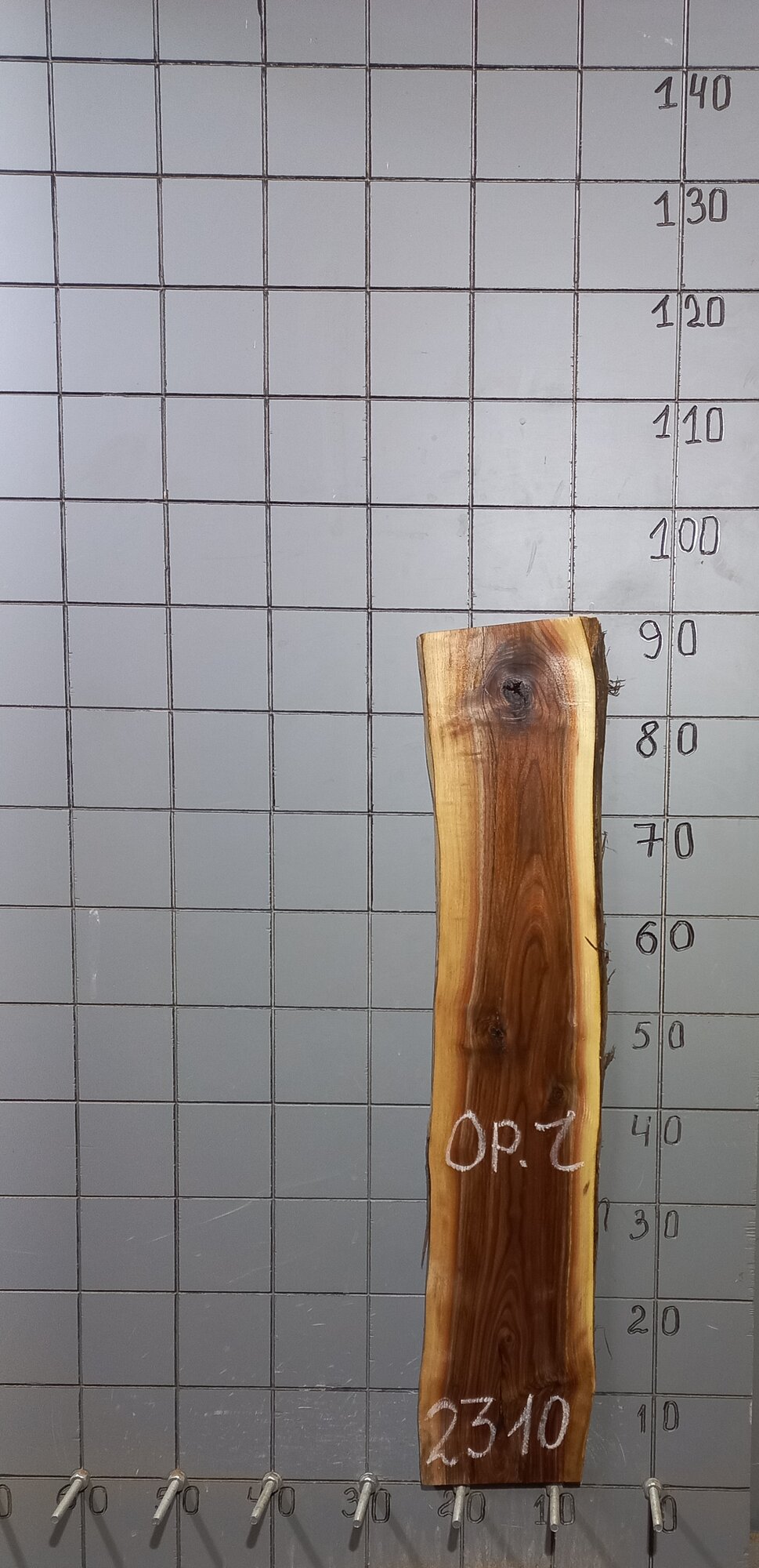 Слэб натурального дерева ценных пород Орех черный №2310 1,8*16*85 см, доклес