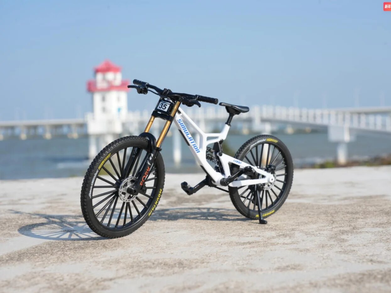 Горный велосипед Santa Cruz 1:8, цвет 35-white