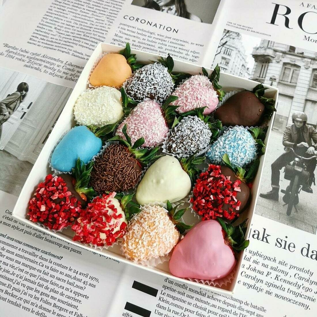 Подарочный набор Mklubni "SuperMix" клубника в шоколаде, 16 шт, в коробке